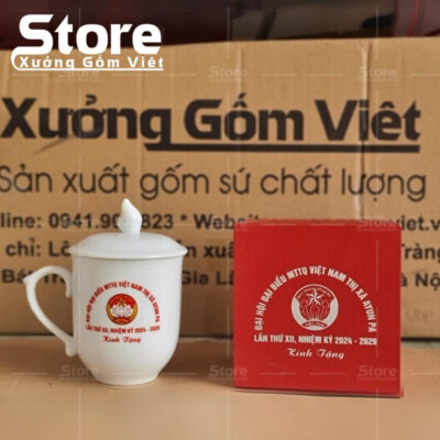 Cốc sứ in logo Mặt Trận Tổ Quốc Việt Nam dáng bầu có nắp màu trắng LS-113